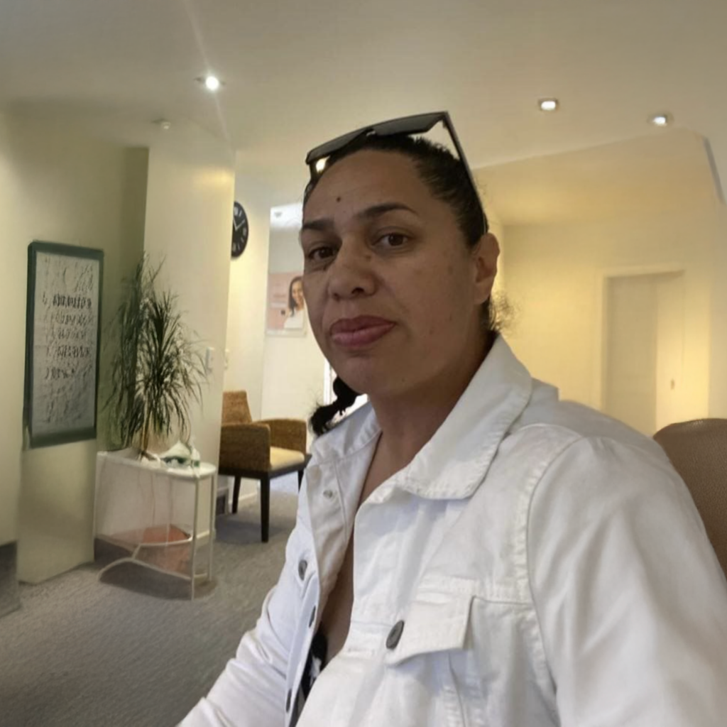 Tracy Davis - Home - Ringa Hora